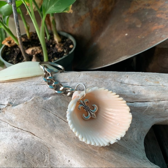 Hand Crafted | Jewelry | Fleur De Lis Charm Clam Shell Key Chain | Poshmark